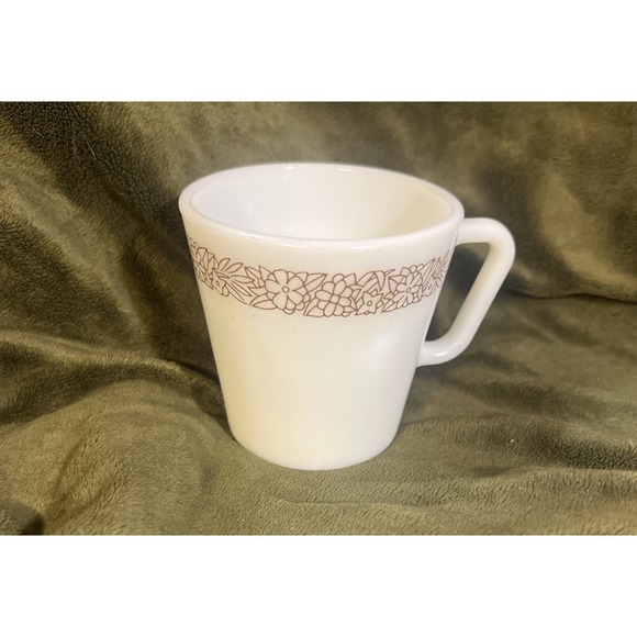 Pyrex | Dining | Vtg Pyrex Coffee Brown 7s Milk Glass Mugs Cups ...